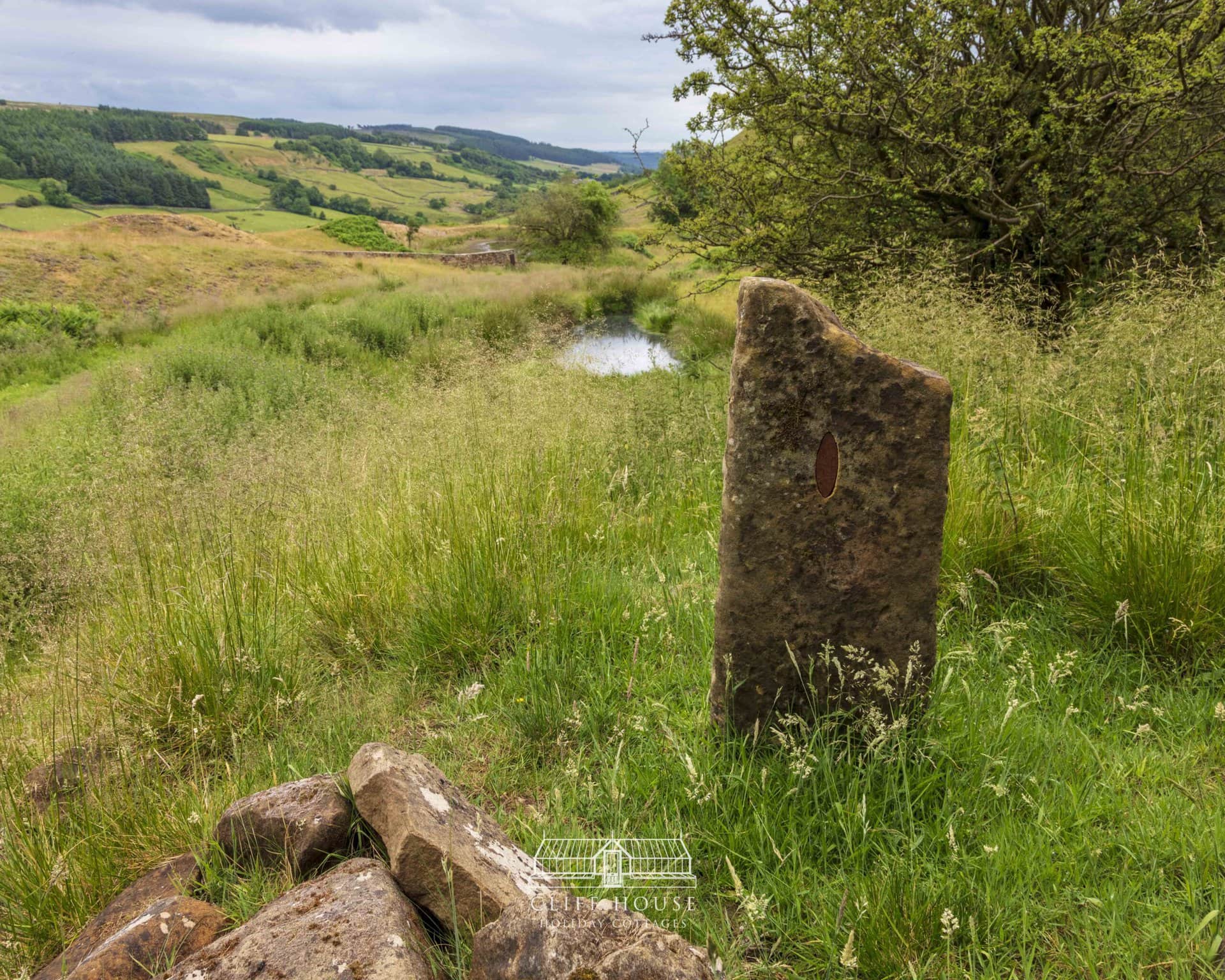 The Hanging Stones - Cliff House Holiday Cottages with pool